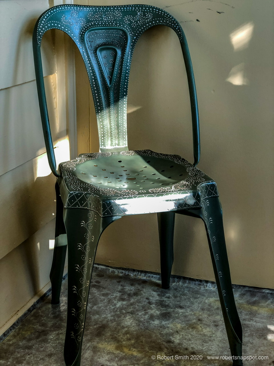 Six Chairs on Saturday – Robert's Snap Spot